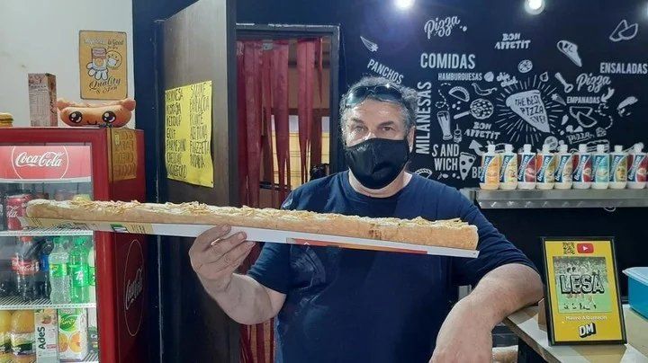 Cómo se hace el exitoso pancho más largo de Argentina: se llama ...