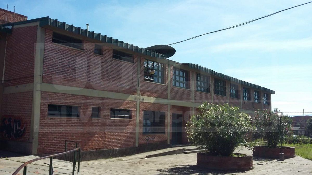Voló el techo de una Escuela de El Chingo
