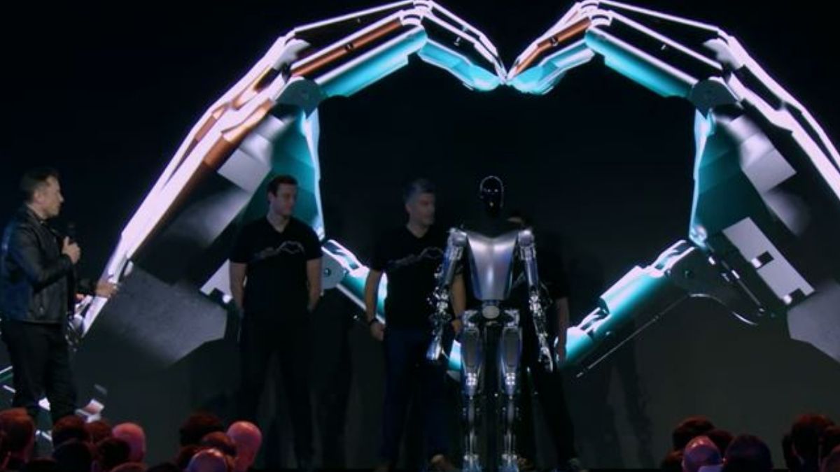 Elon Musk presentó la nueva versión de Optimus, su robot controlado con ...