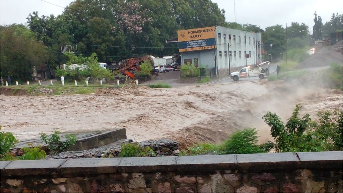 Impresionantes imágenes de la crecida del Río Xibi Xibi