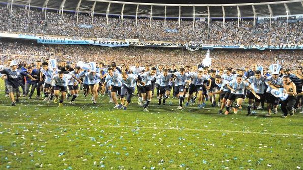 Racing cumple 112 años y los jugadores dejan su saludo