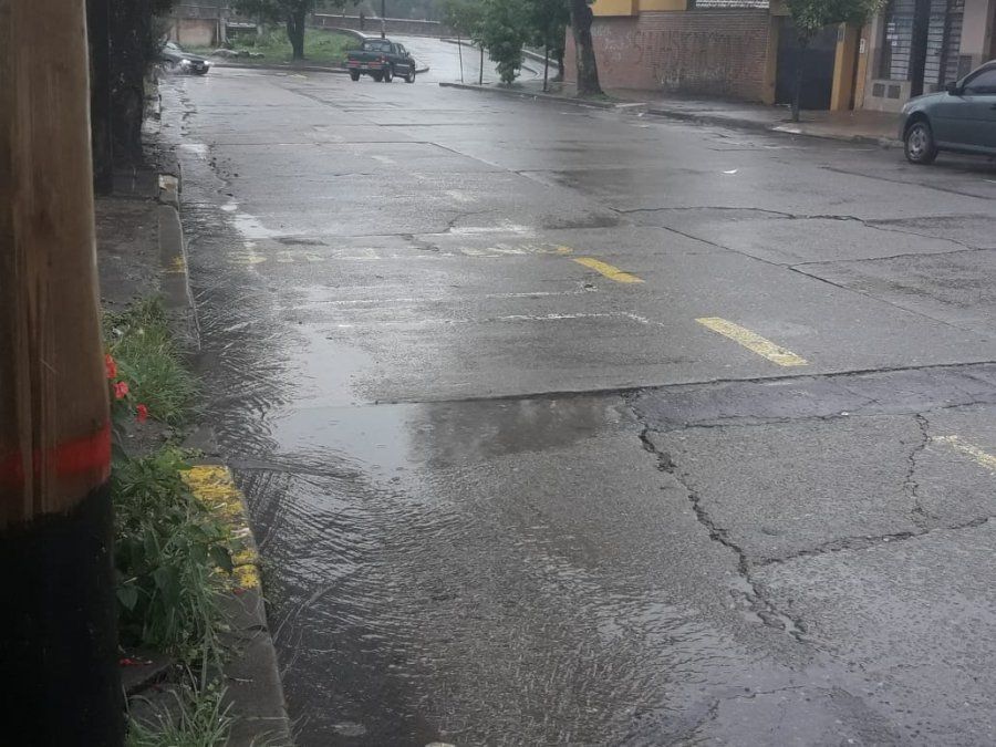 Calles rotas y lluvias, una mala combinación