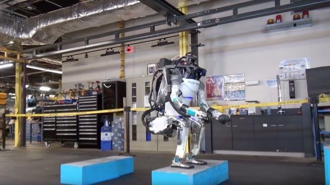 Atlas, el robot gimnasta capaz de realizar grandes saltos para atrás