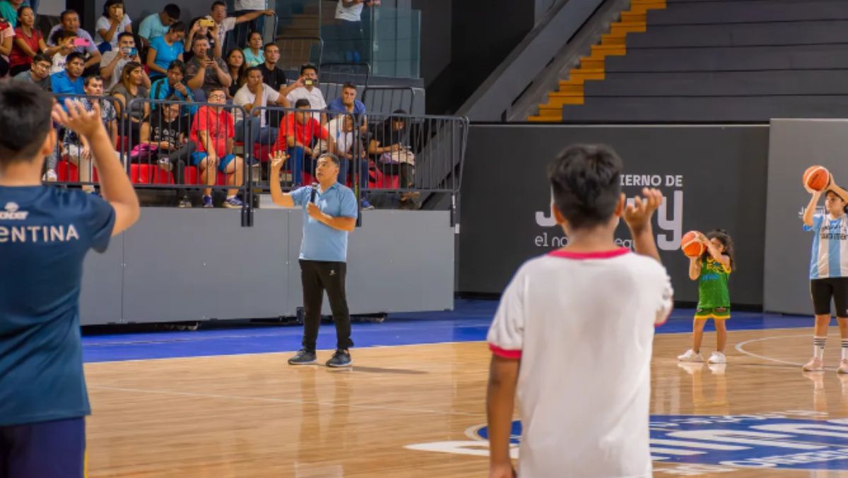 Capacitación en básquet formativo para docentes y entrenadores de Jujuy