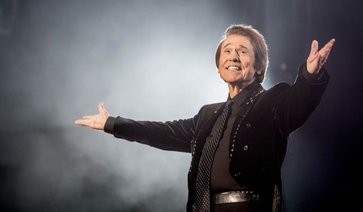 Raphael fue internado de urgencia tras sufrir un fallo cerebrovascular ...