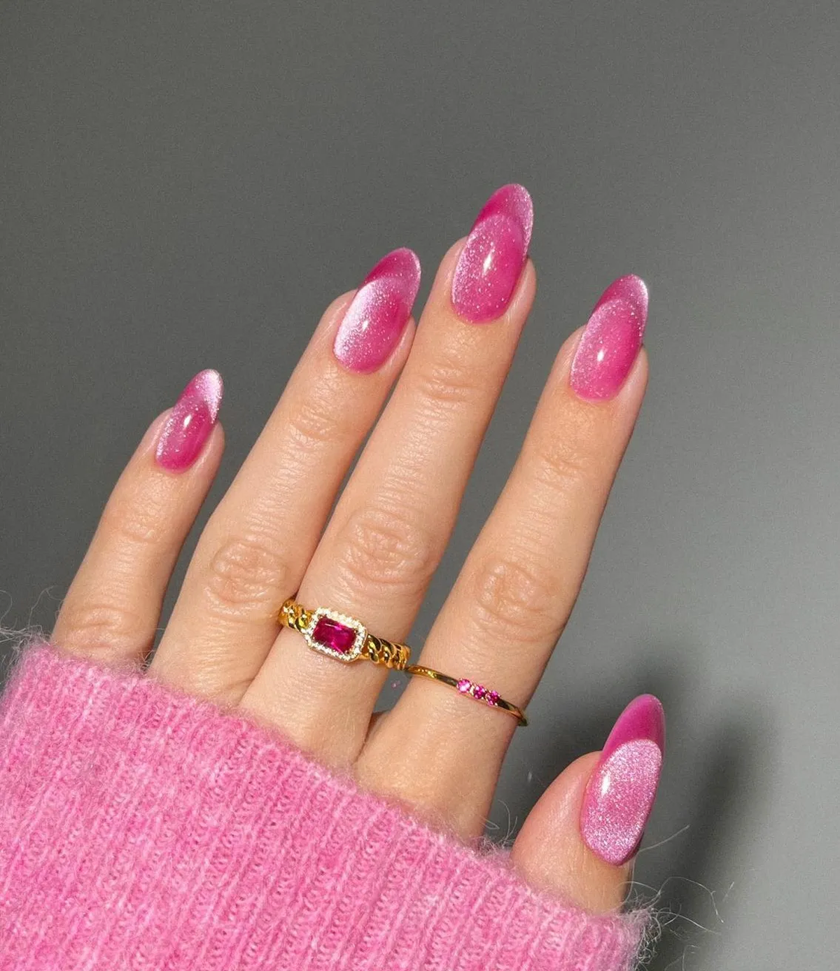 Viva Magenta, el color Pantone 2023 que ya puedes llevar en tus uñas