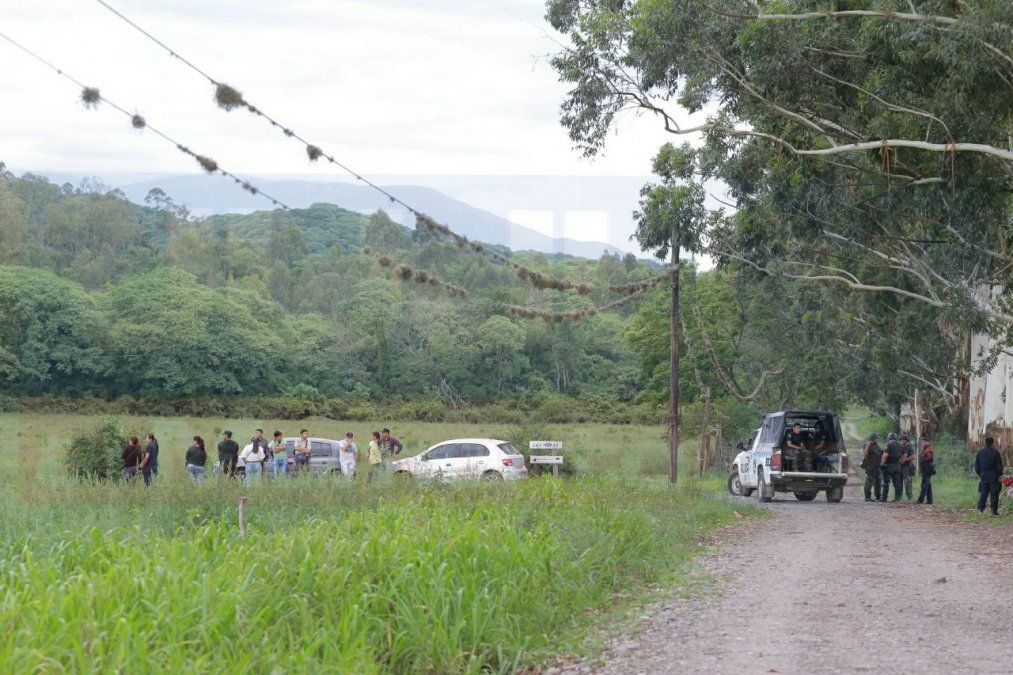 Buscan el auto homicida en la finca de Perovic