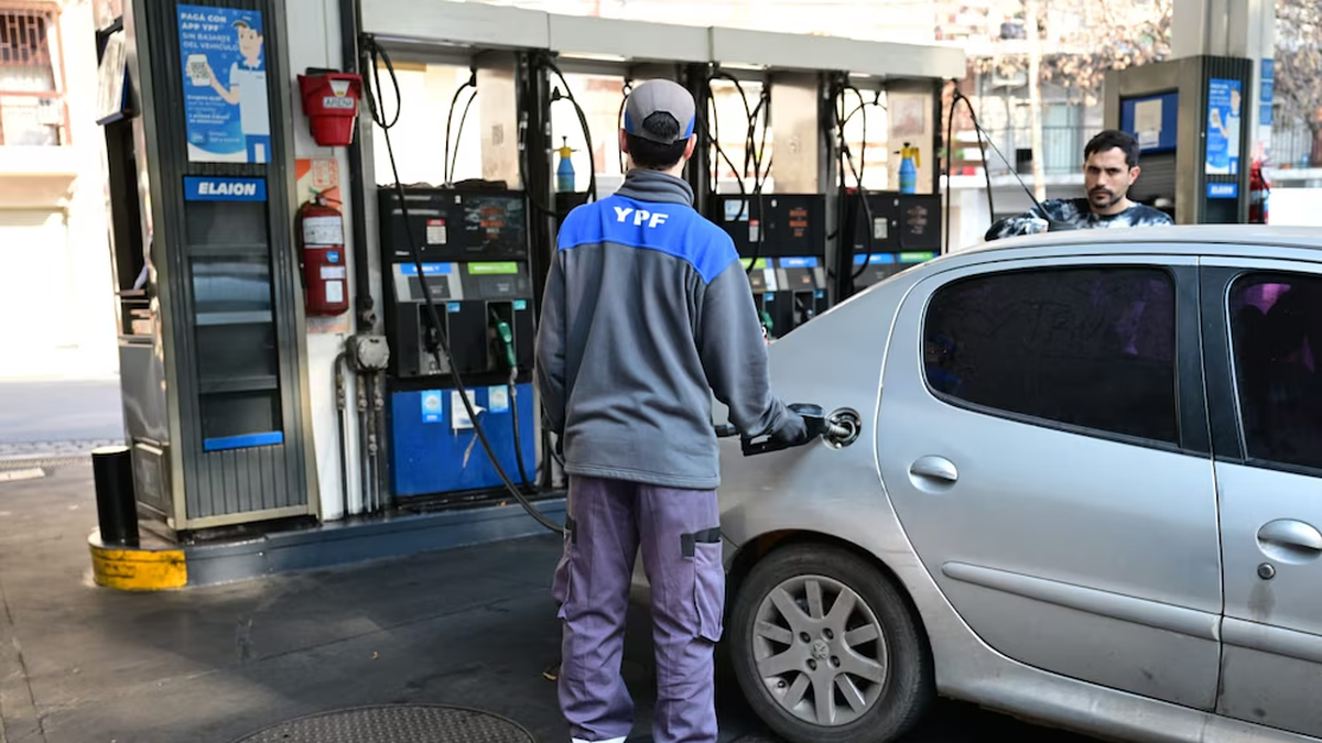 YPF bajará 4% los precios de la nafta y el gasoil en todo el país