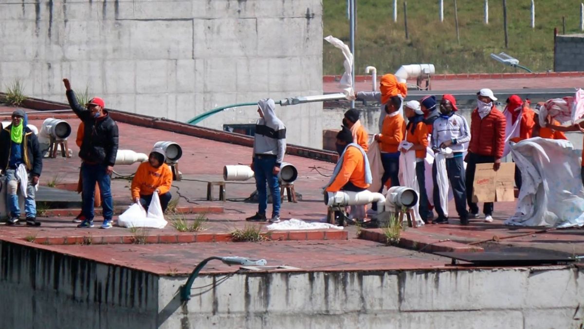 Motín en una cárcel de Ecuador: al menos 20 muertos y una decena de heridos