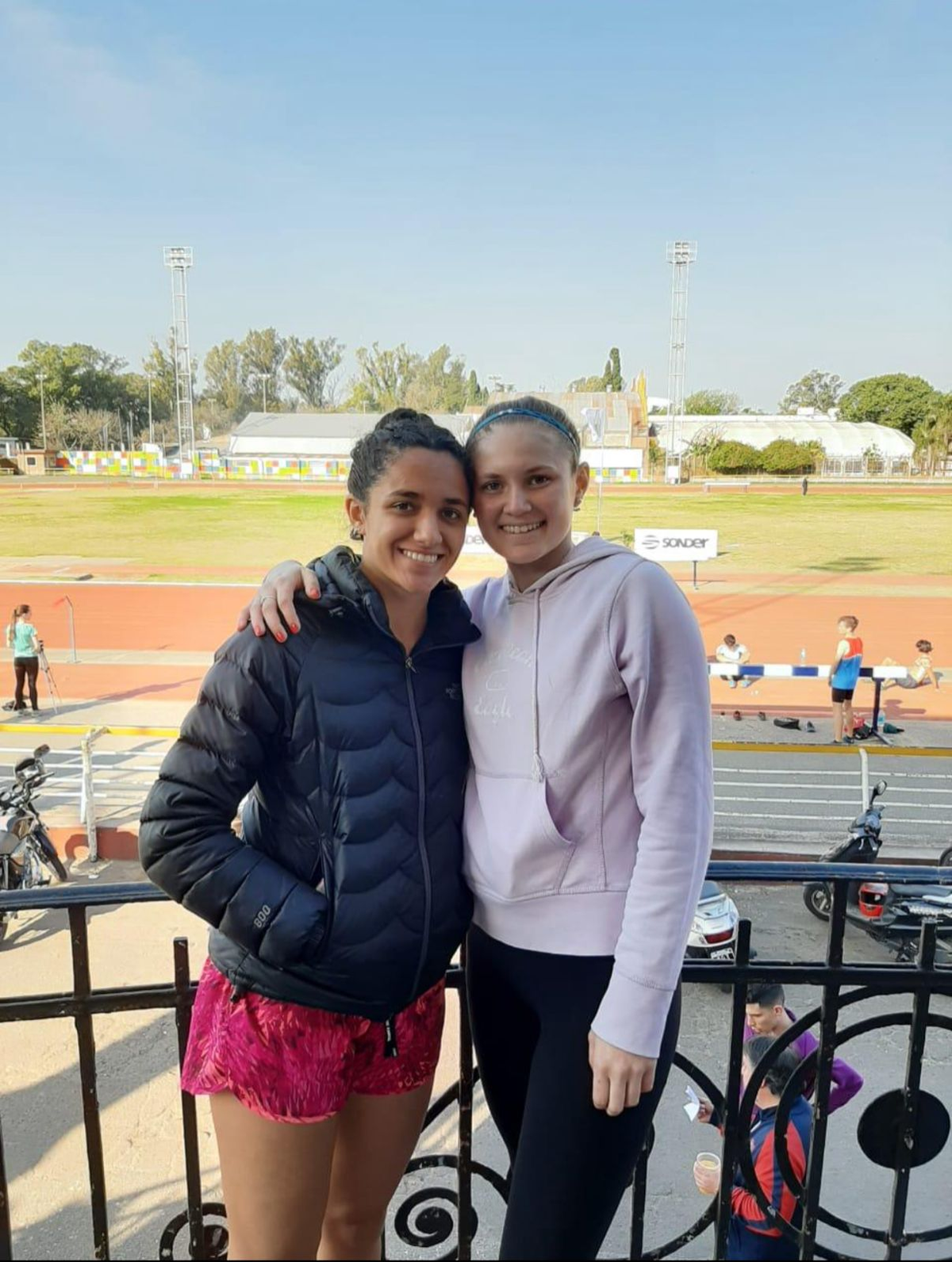 Emilia Batalla y Luciana Rivas, grandes promesas del atletismo jujeño