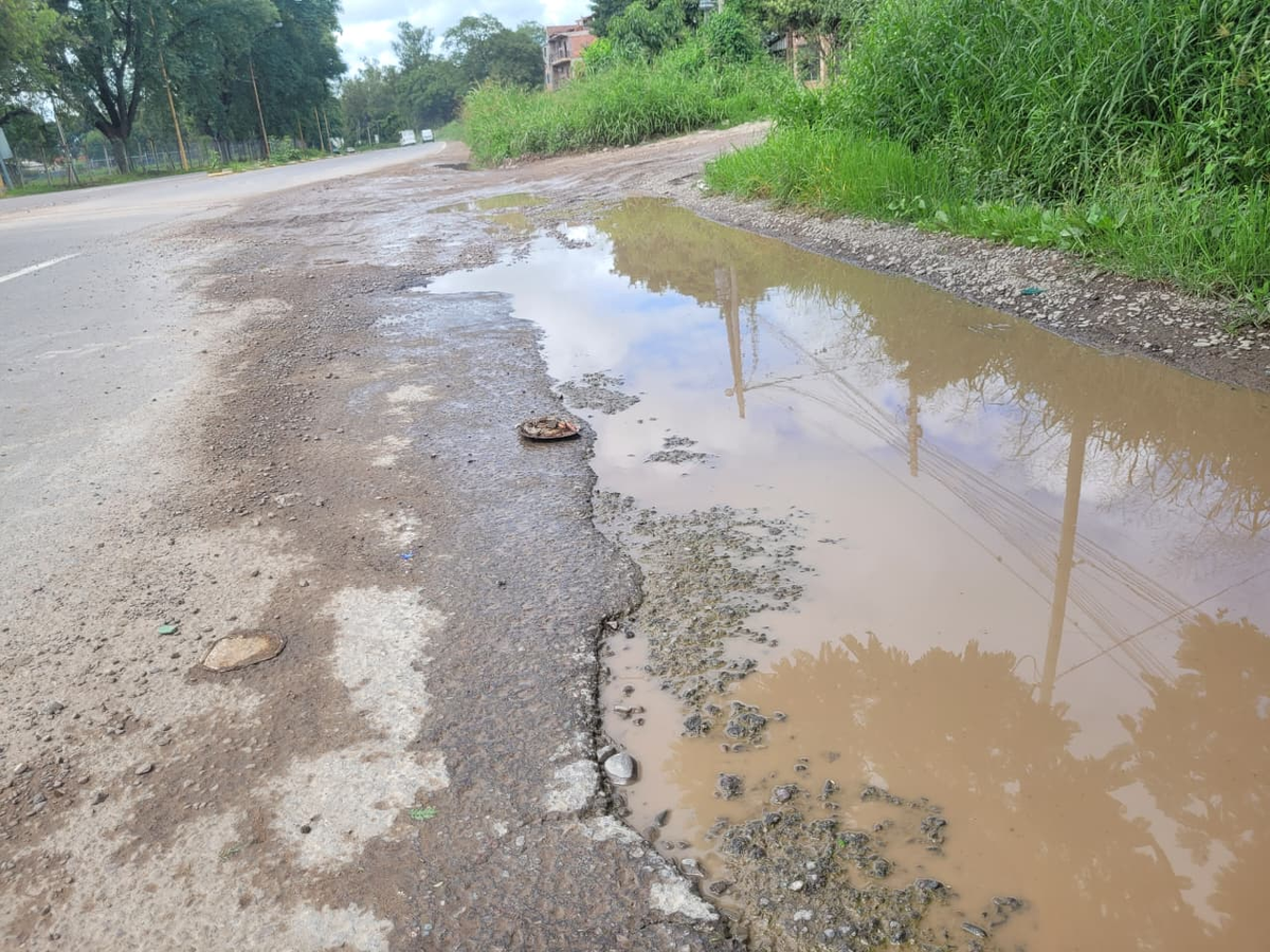 Cráteres en la Ruta 9: la respuesta oficial fue verter una camioneta de ...