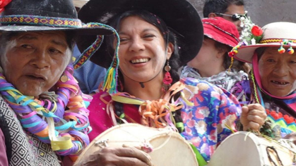 Jueves de Comadres solidario en Reyes