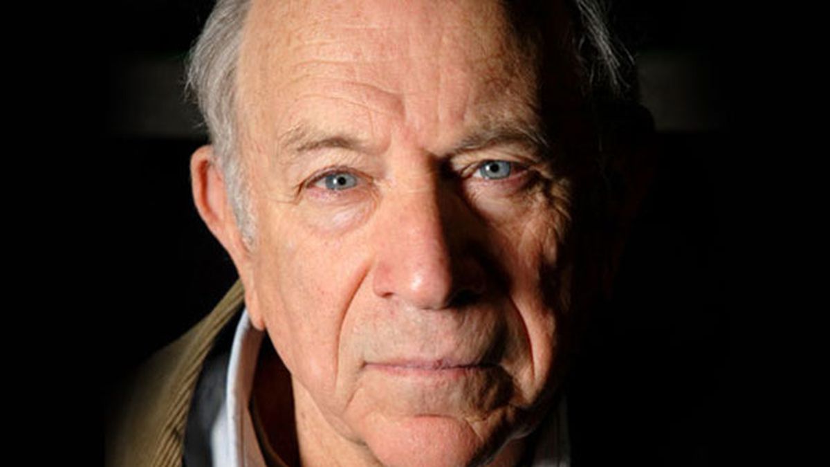 Norman Briski distinguido y ovacionado en el Teatro Mitre