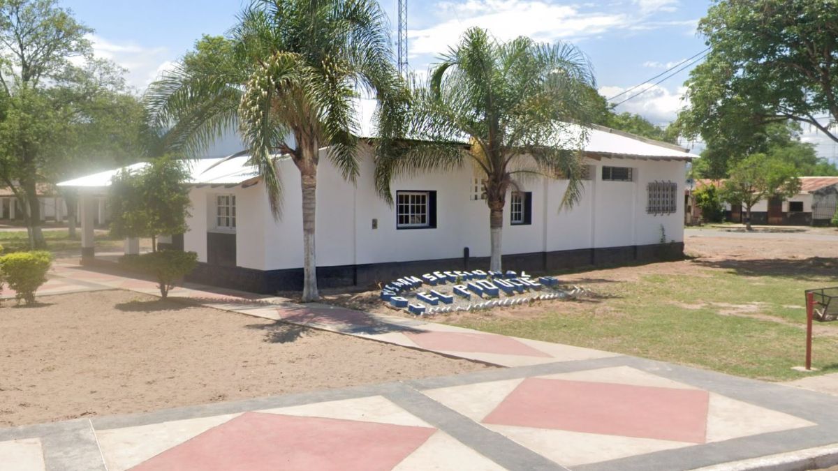 Camioneta con una familia a bordo impactó contra un caballo en la ruta 1