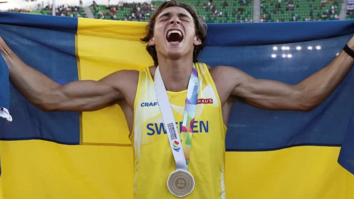 El atleta maravilla del salto con garrocha, volvió a romper el récord ...