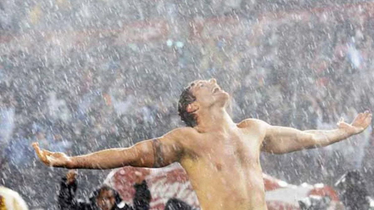 Se cumplen 10 años del inolvidable gol de Martín Palermo a Perú