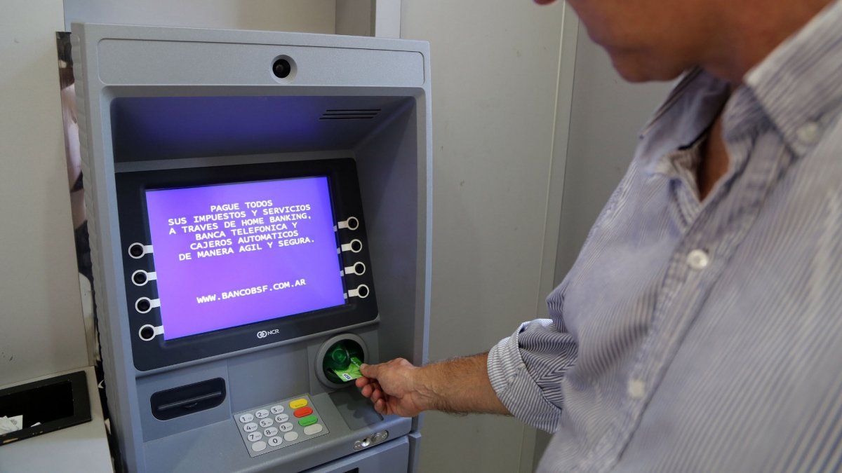 Cajeros automáticos: Hasta el 31 de marzo se podrá retirar sin costo