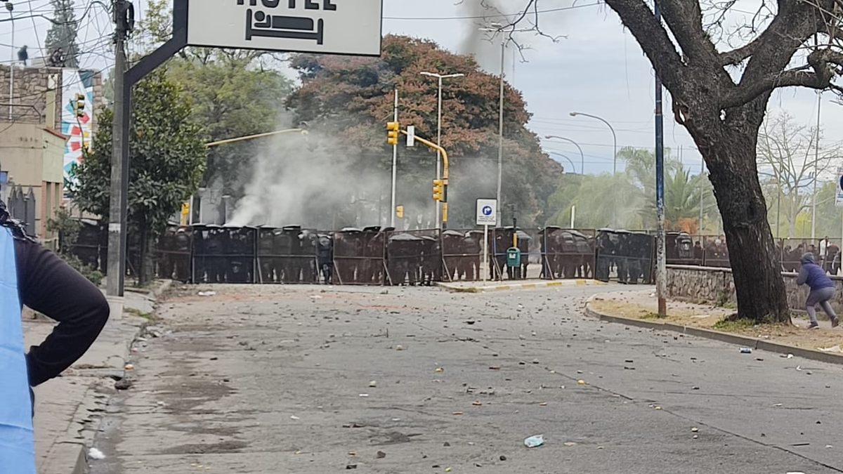 Denuncian infiltración policial entre los manifestantes Denuncian infiltración policial entre los manifestantes