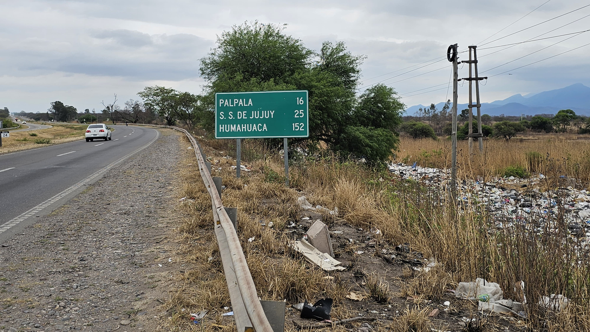 Un río de basura inunda Perico
