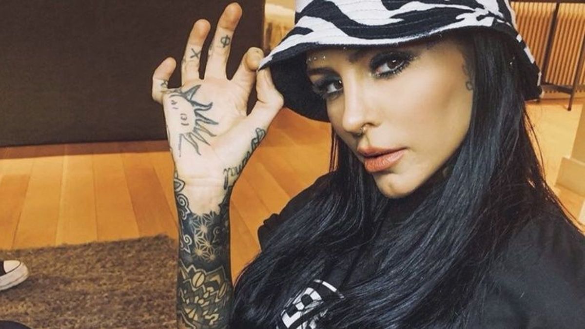 Cande Tinelli se tatuó la frente y respondió a las críticas