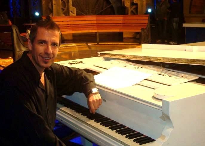 Daniel Raynér, el hombre del piano