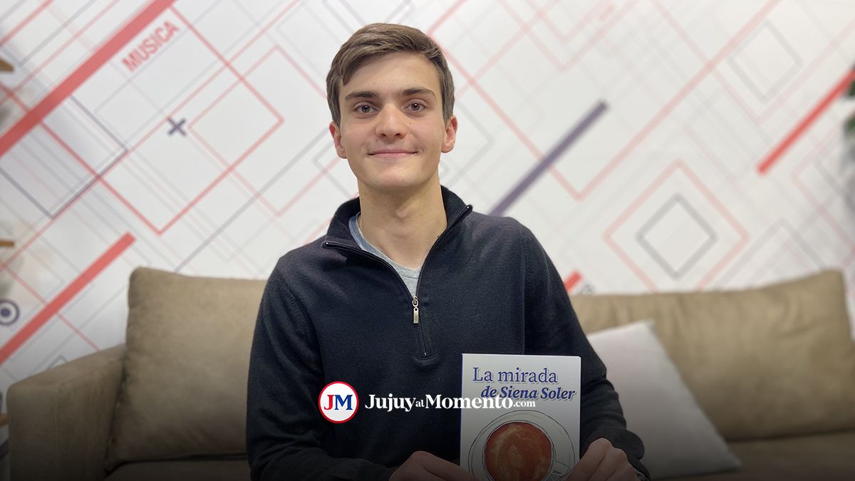 Valentín Savino presenta su primer libro este viernes