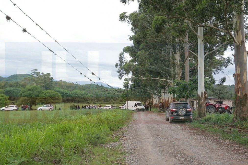 Buscan el auto homicida en la finca de Perovic