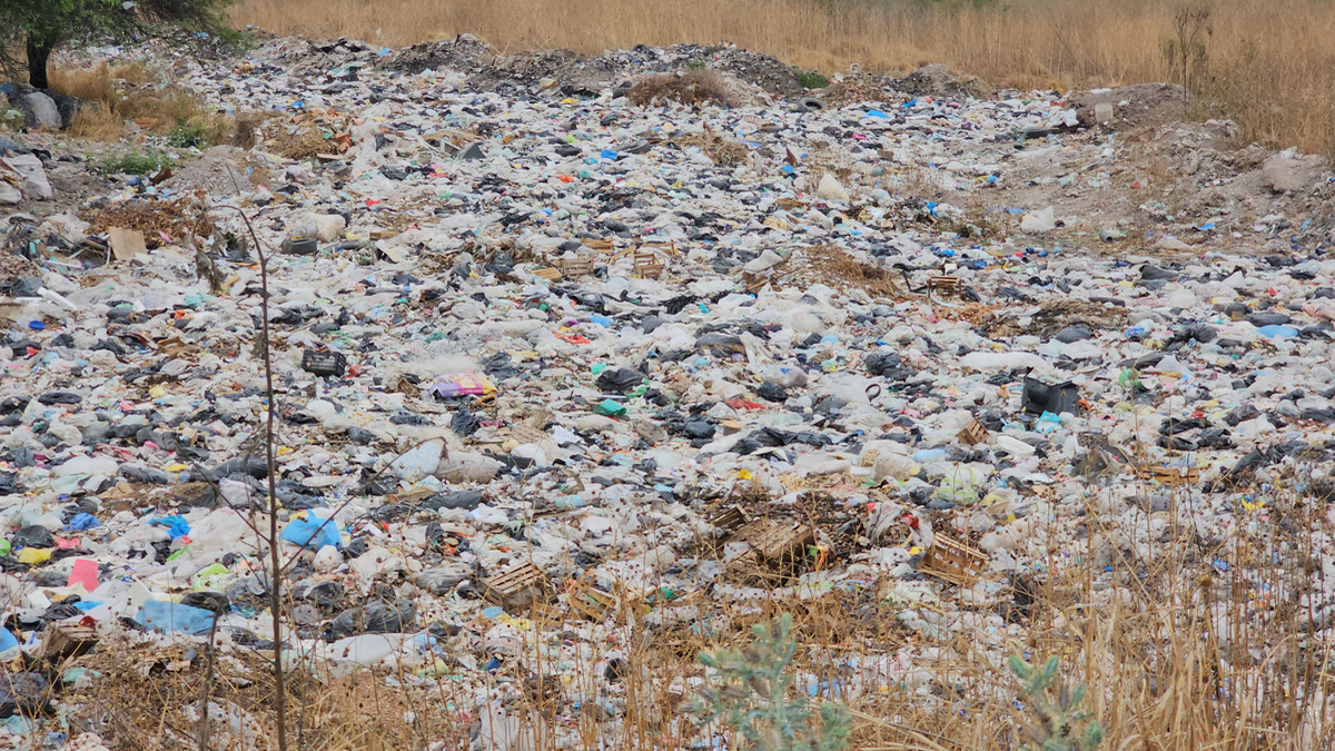 Por el río de basura, multaron a la Municipalidad de Perico