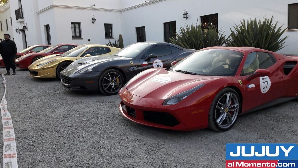 Ferraris de lujo se lucen en Purmamarca