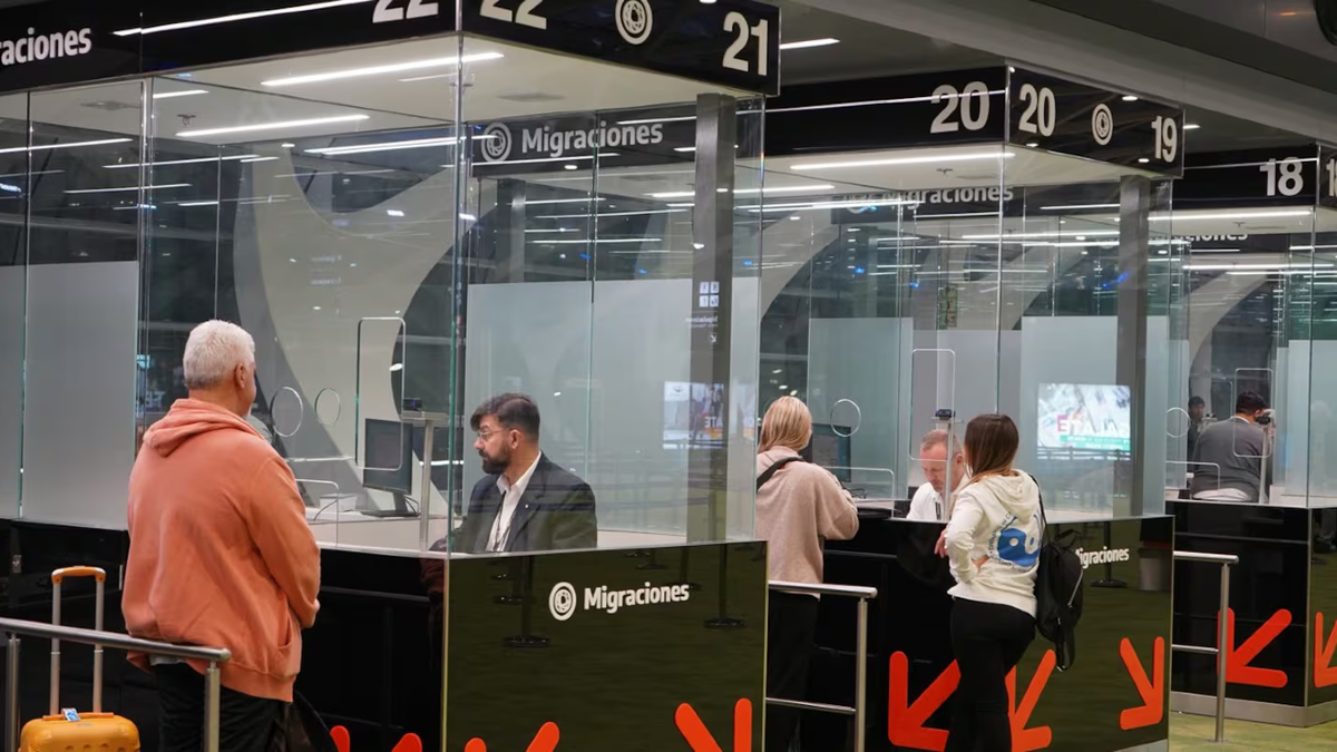 Migraciones: habilitan el cobro en salud y universidades y endurecen ...