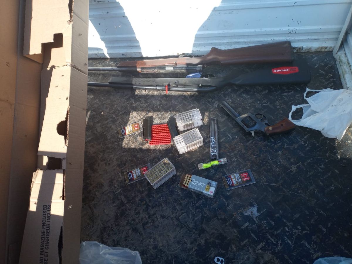 Realizaban disparos al aire con dos carabinas y un revólver