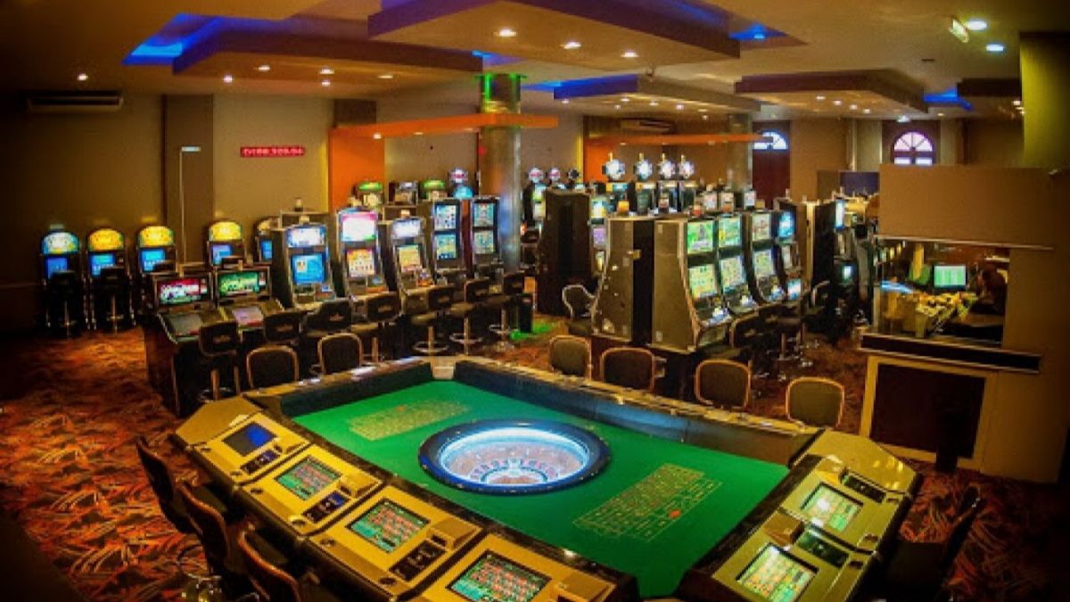 Perdió el ticket del guardarropa de un casino y le retiraron la cartera ...