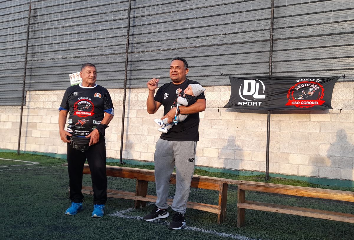 Merecido homenaje a Antonio Coronel por parte de la escuela de arqueros ...